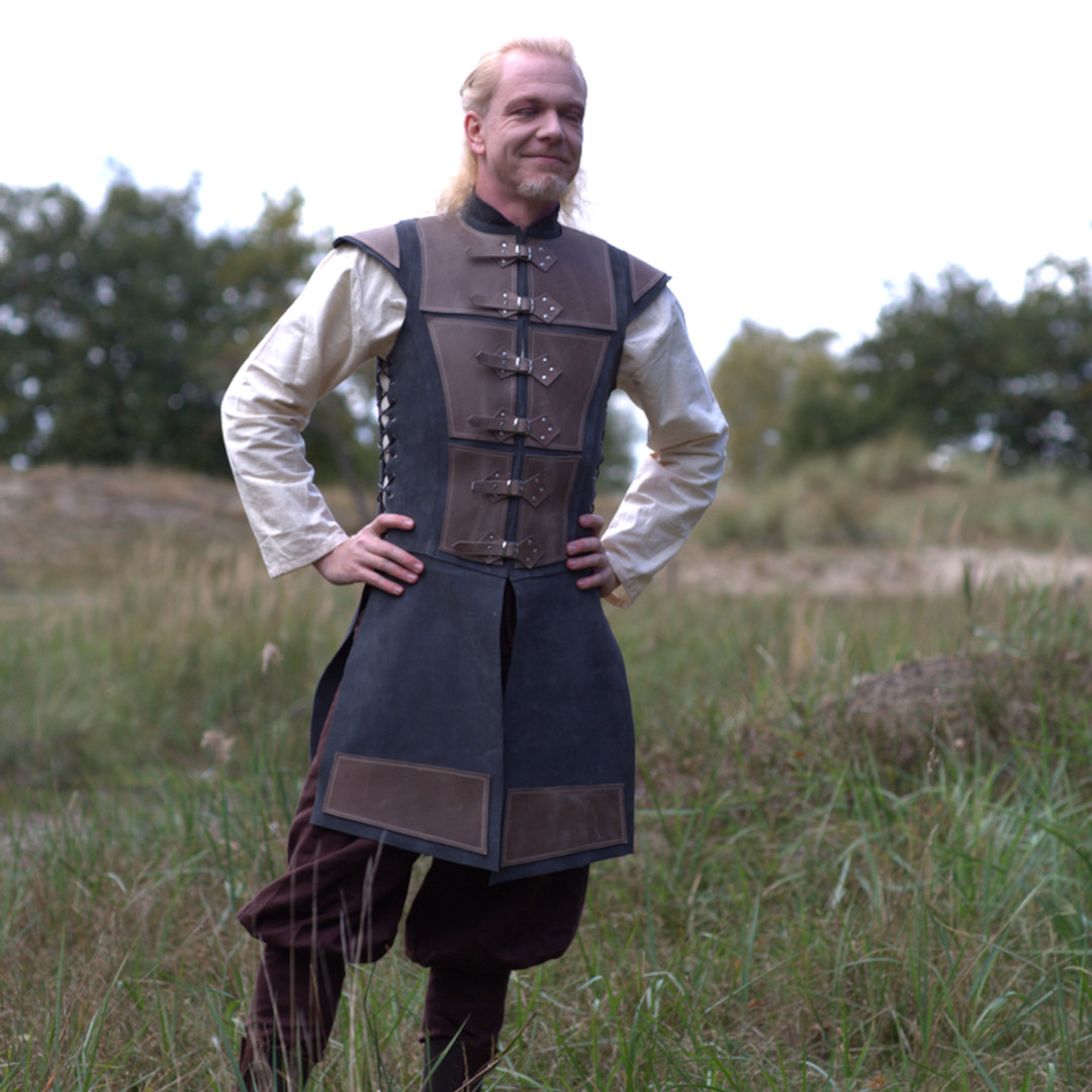 Verstärkter Waffenrock - Larperlei & Runa-Rian Larp und Fantasy Leder ...
